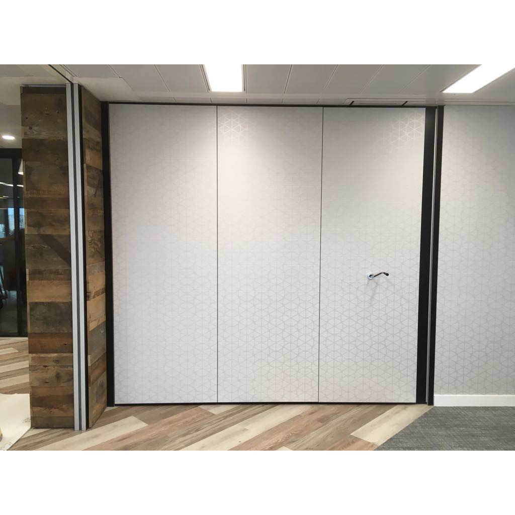 Movable walls for a flexible meeting room