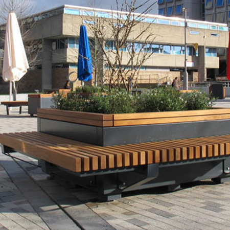 Flexible outdoor seating for University of Leicester
