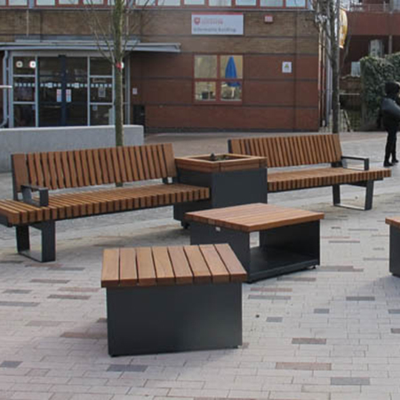 Flexible outdoor seating for University of Leicester