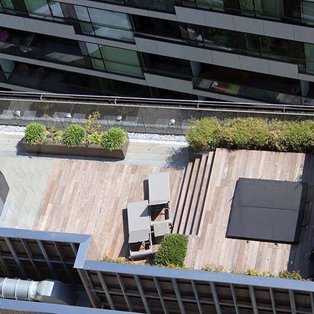 Adjustable pedestals support modern Tower Bridge development in London