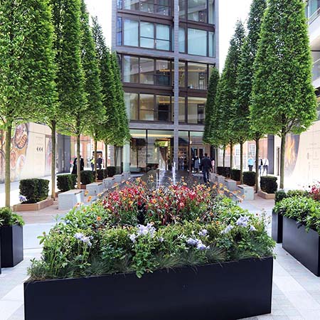 Adjustable pedestals support modern Tower Bridge development in London